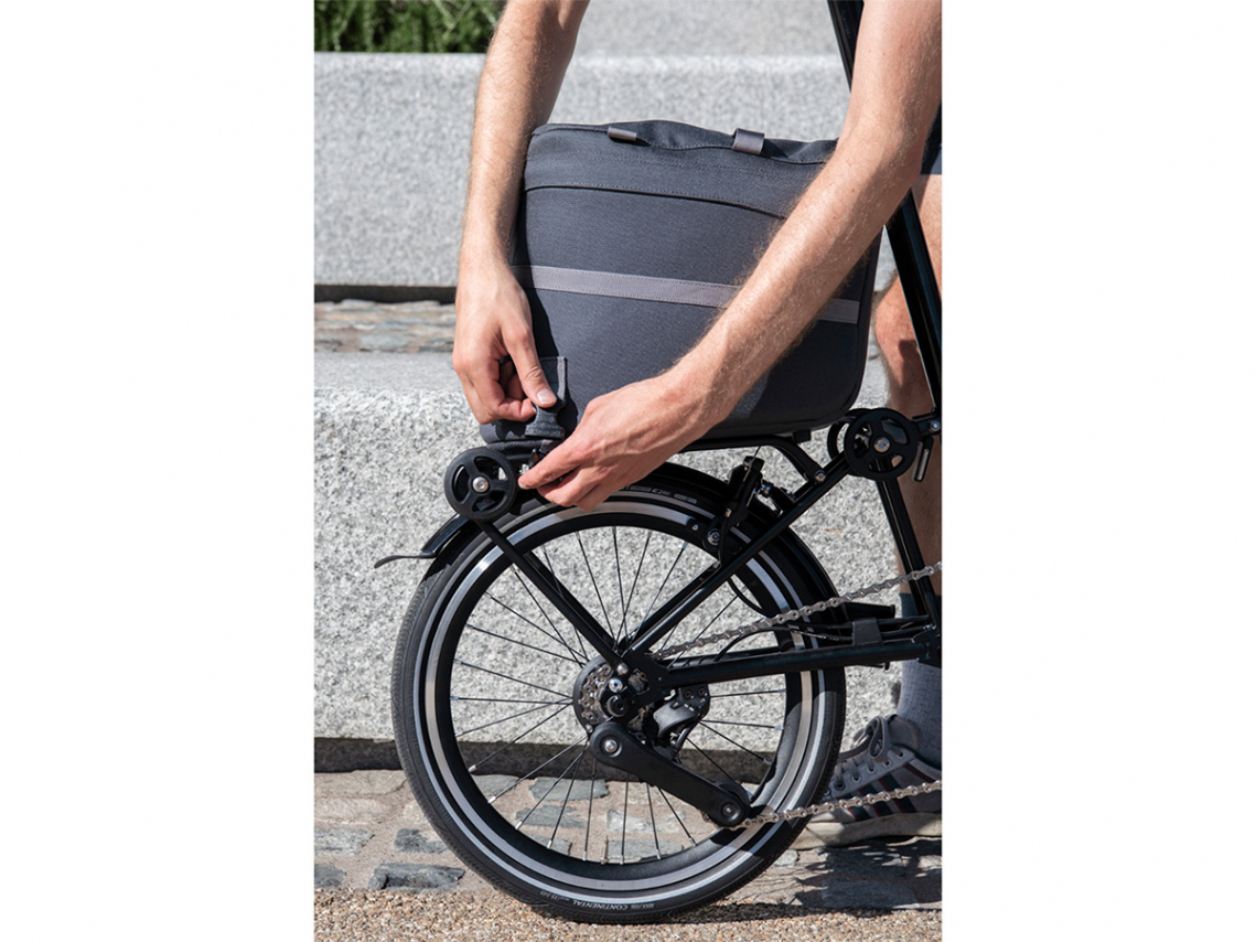Brompton Borough Roller Rack Bag 14L Donkergrijs Q102983 - Vlerick Fietsen