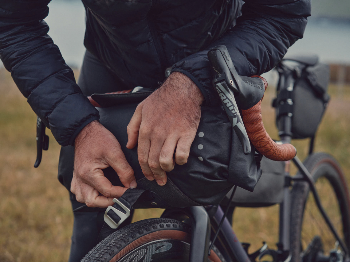 Brooks Scape Handlebar Roll Stuurtas Modder Groen - Vlerick Fietsen