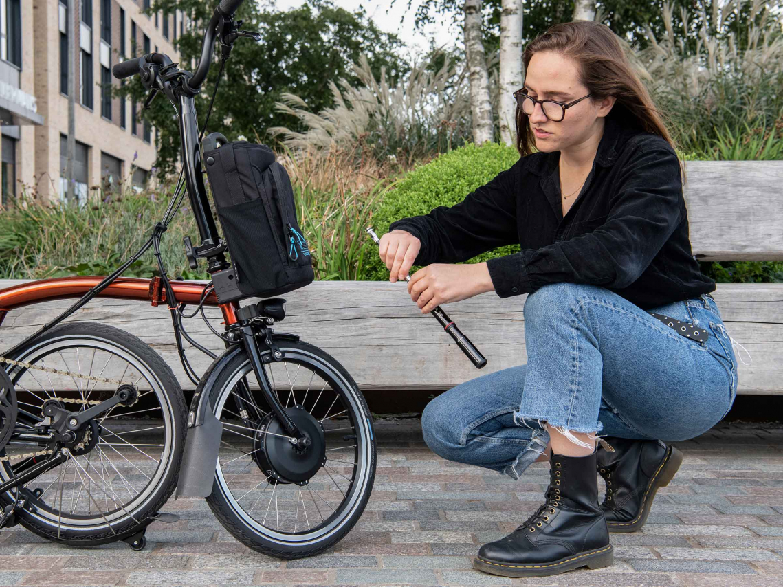 Brompton - Lezyne Pomp incl. Bevestigingen Q102523 - Vlerick Fietsen